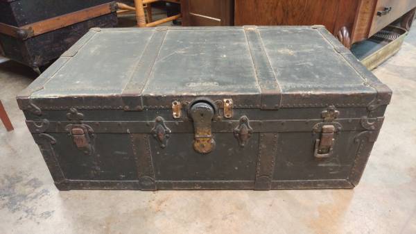 Very Nice Older Travel Trunk Small and well made - Long Valley Traders