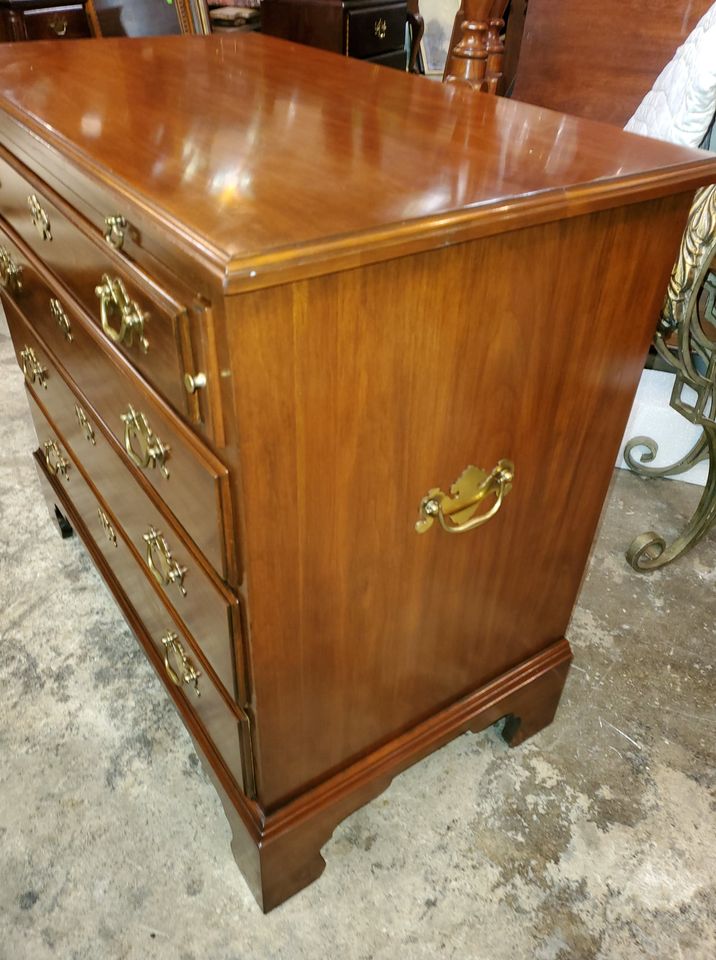 Henkel Harris Cherry Small Bachelors Dresser Chest - Excellent ...