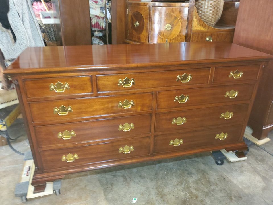 Henkel Harris Cherry Dresser Long 9 Drawer Dresser w/ Lrg Mirror ...