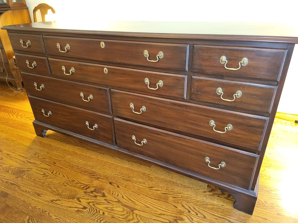 Henkel Harris Large Mahogany Dresser Beautiful 10 Drawer Dresser - Long ...