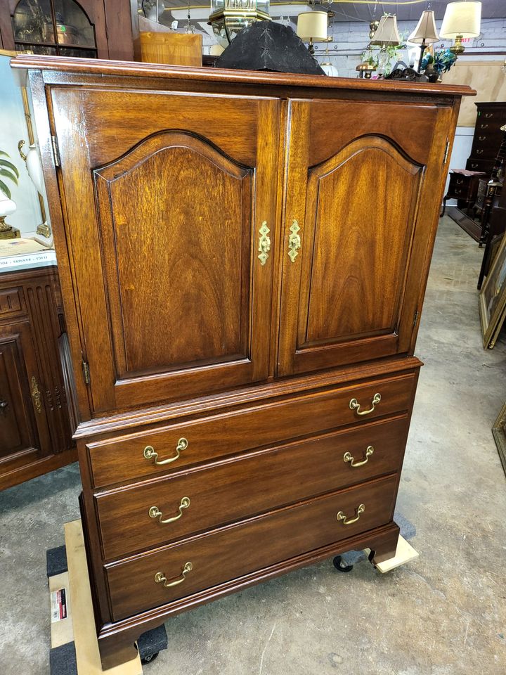 Henkel Harris Mahogany Wardrobe Dresser - Beautiful Dresser - Long ...