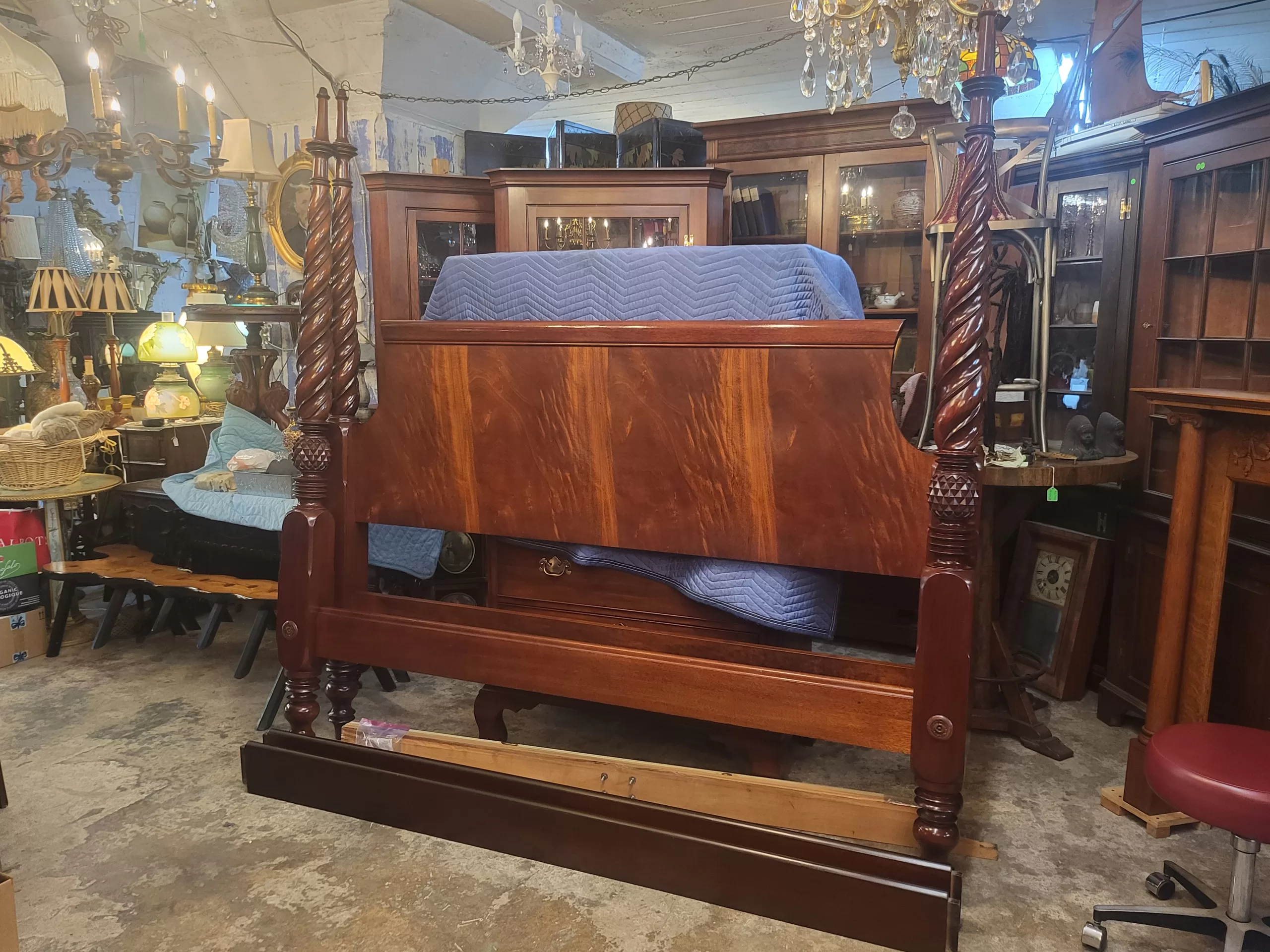 Heavy Hickory Chair Furniture Company Flame Mahogany King 4 Poster Bed ...